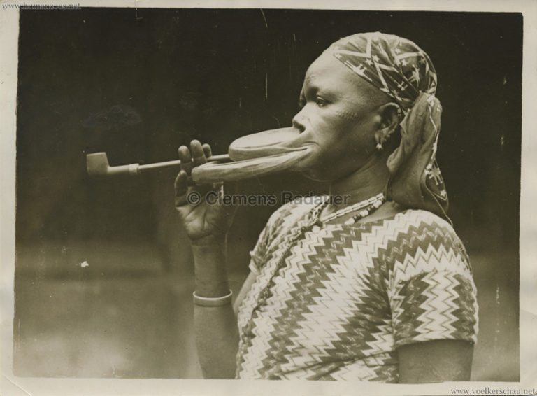 1929/1930 Les negresses/femmes à plateaux/Saucerlip Ubangi Savages ...